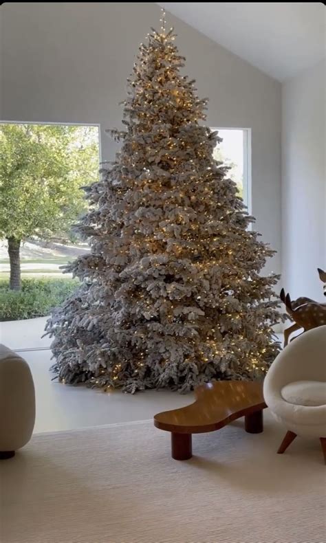 Pin By Fatimaalmaz On Quick Saves Christmas Decorations Christmas Interiors Christmas Tree