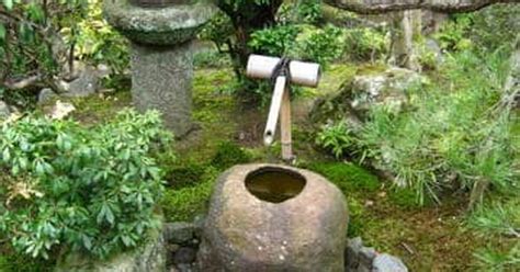 蹲 つくばい と手水鉢の違いを知ってますか？【正座をしない茶道茶の実】 茶道や各種講座に関する様々な情報を発信 福岡で茶道教室なら丁寧に学べる正座をしない茶道 茶の実