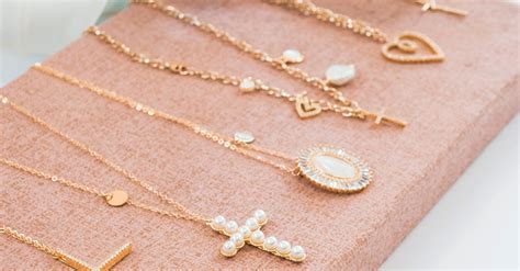 고급 보석 고급스러운 디자인 고전적인 디자인 골드 공식 액세서리 금 목걸이 금 보석 기념일 선물 꽃 꽃무늬 낭만적 인 선물 럭셔리 패션 매우 복잡한