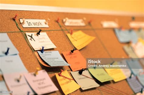 작업 보드는 소프트웨어 개발 중에 민첩한 방법론 스크럼 및 프로젝트 관리에 사용합니다 간반에 대한 스톡 사진 및 기타 이미지 간반 수평 구성 칠판 Istock