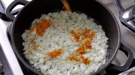 طرز تهیه ماکارونی با ته دیگ سیب زمینی و سس مخصوص ایتالیایی