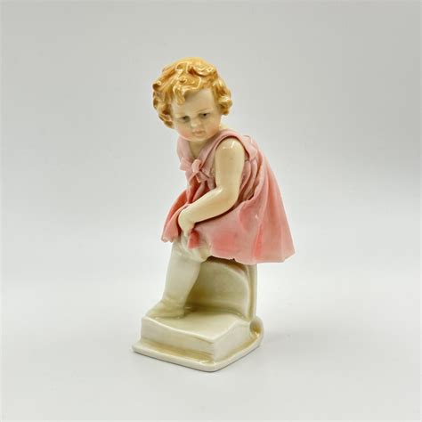 Статуэтка Девочка на книге фарфор роспись Karl Ens Карл Энс Германия 1919 1945 гг