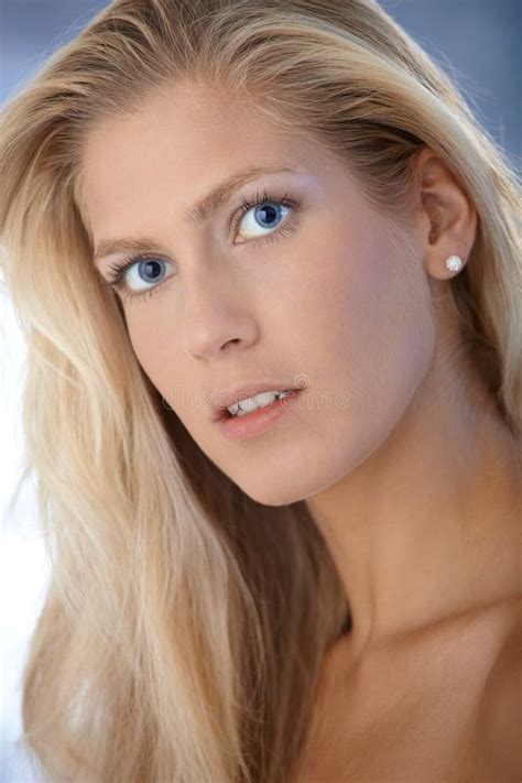 Portret Van Natuurlijke Schoonheid Stock Afbeelding Image Of