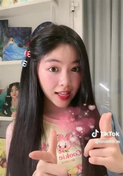 Sau bộ ảnh quý tộc ái nữ nhà Quyền Linh tiếp tục khiến CDM đứng ngồi không yên khi khoe cận