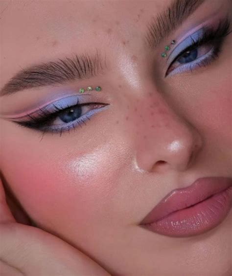Shine Brightly In Prismatic Pastel Makeup Looks For All Your Holiday