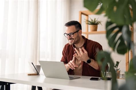 Guide Managing Your Remote And Hybrid Workers