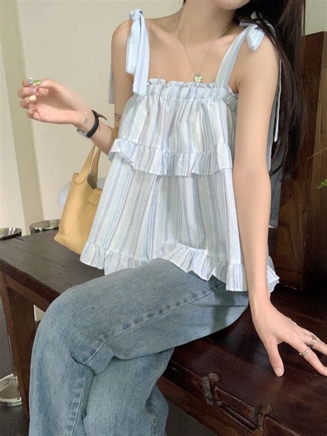 파스텔 블루 스트라이프 블라우스 스퀘어 넥 리본 끈 나시 스트랩 프릴 밴딩 탑 티어드 캉캉 러블리 페미닌 청순 여리 하늘하늘 여름 여행 휴가 바다 여친 데이트 룩