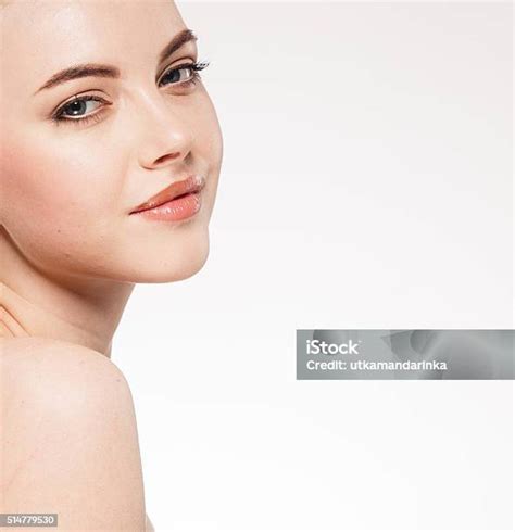 아름다운 여인 얼굴 클로즈 업 인물사진 스튜디오의 인명별 1에 대한 스톡 사진 및 기타 이미지 1 갈색 머리 건강관리와