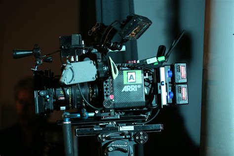 Arri 기술적 인 녹음 렌즈 초점 말에 탄 미디어 산업 방송 방송 장비 배터리 팩 불빛 비디오 녹화 비디오 장비 비디오 제작 비디오 촬영 비디오