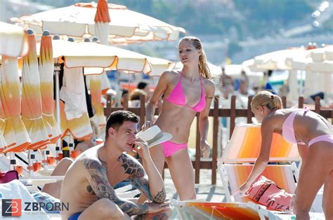 Michelle Hunziker Rosy Bathing Suit On The Beach In Varigotti Zb Porn