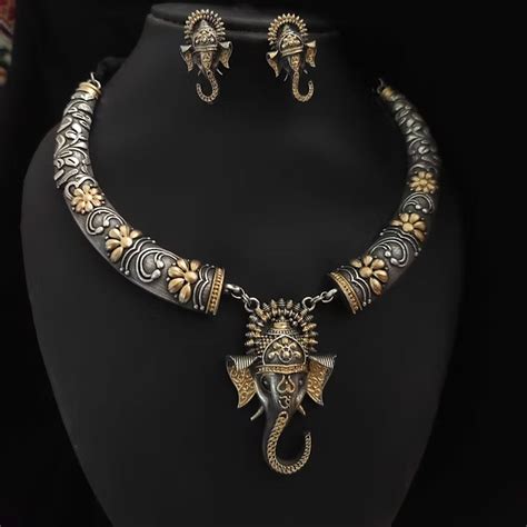Explore The Beauty Of Hasli Necklace Traditional Yet Trendy