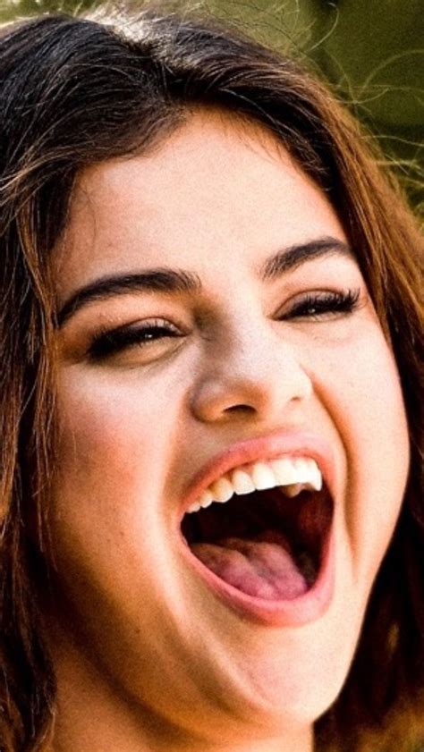 Selena Gomez adlı kullanıcının Selena s Face panosundaki Pin