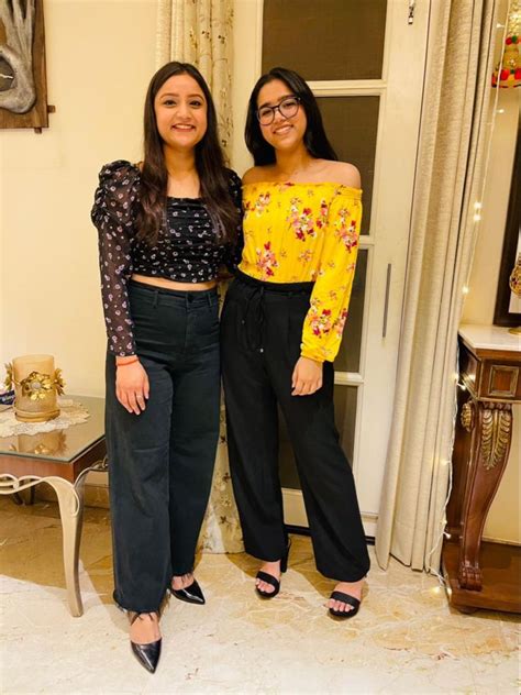 Pin By Maulyy On Moi Fashion Capri Pants Pants