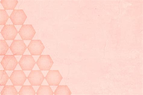 옅은 파스텔 핑크 또는 복숭아 색의 단색 그런지 질감 퇴색 풍화 얼룩진 수평 벡터 배경 삼각형으로 연결된 작은 육각형 모양의 그리드 패턴 복고풍에 대한 스톡 벡터 아트 및