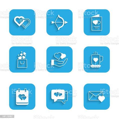 손에 하트 말풍선 발렌타인 하트가 있는 봉투 커피 컵 달력 쇼핑백 발렌타인 데이 전단지 및 두 개의 연결된 하트 아이콘을 설정합니다 벡터 2월에 대한 스톡 벡터 아트 및