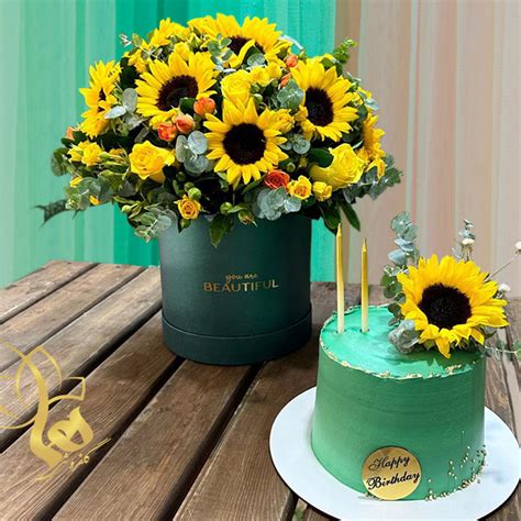 باکس گل و کیک برای تولد خواهر گل و کیک آفتابگردان هلیا