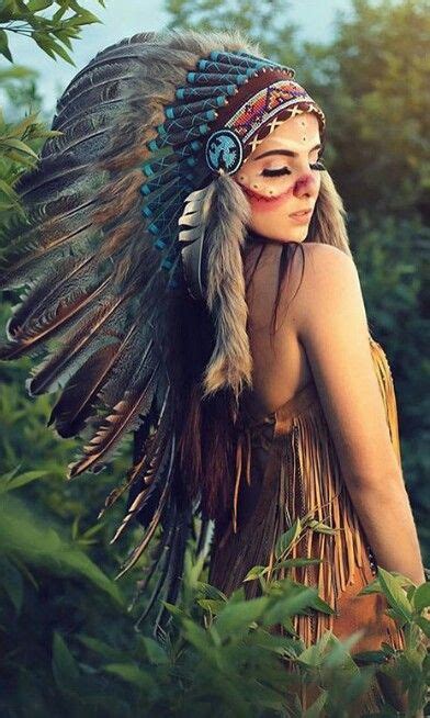 Beautiful Squaw With Headdress And Warpaint Pic