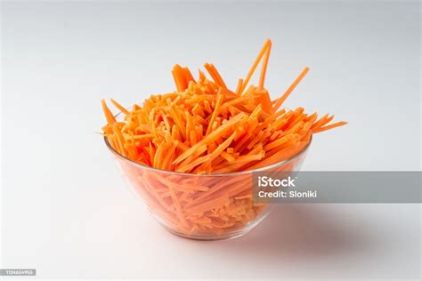 당근 당근 배경 슬라이스 당근 조각으로 슬라이스 당근 빨 대 0명에 대한 스톡 사진 및 기타 이미지 0명 건강한 생활방식 건강한 식생활 Istock