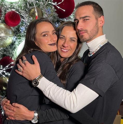 Consuelo Duval Se Casó Con Su Primer Esposo Para Darle El Gusto A Su