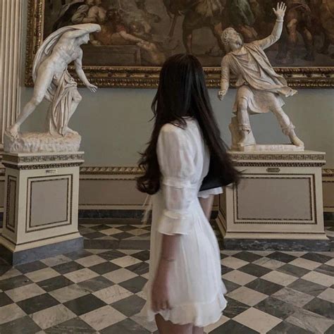 پروفایل موزه تم مینیمال سفید دخترونه تاوعکس