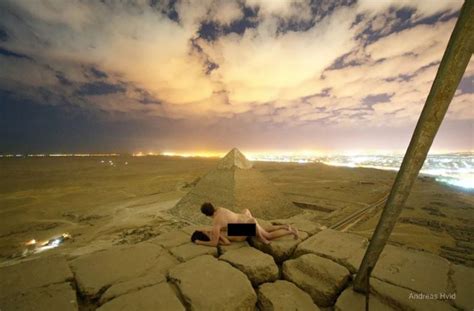 A Photographer Has Posted A Picture Of Him Having Sex With A Woman On Top Of The Great Pyramid
