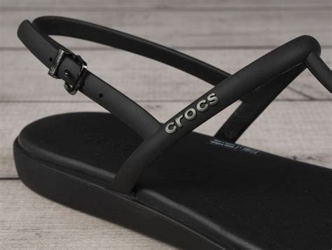 Sandały Damskie Czarne Crocs Miami Thong Flip
