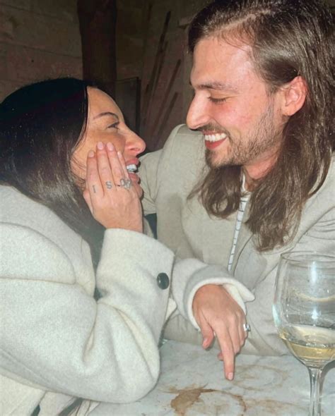 הזמרת חוגגת רווקות אנחנו יודעים מי הוזמנה ומי לא