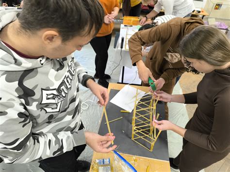 Макети от спагети ПРОФЕСИОНАЛНА ГИМНАЗИЯ ПО АРХИТЕКТУРА СТРОИТЕЛСТВО И ГЕОДЕЗИЯ АРХ КАМЕН