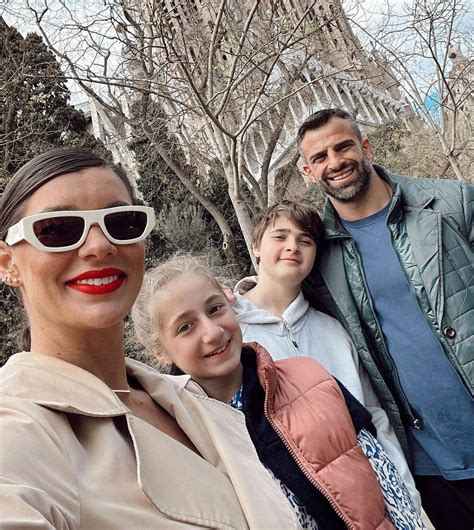 ბარსელონადან სოფელ კაცხამდე ცნობილი ქართველების ფოტოები ვინ როგორ შეხვდა აღდგომის დღესასწაულს