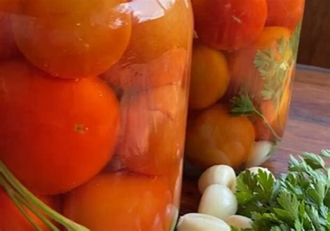 Простий рецепт смачних консервованих помідорів на зиму Читайте на Ukr Net