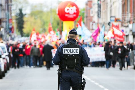 Во Франции депутат умерла после агитирования за Макрона