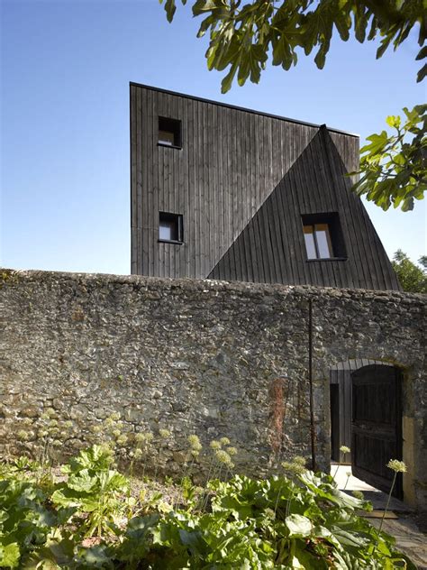 Artist Residency Silent Piece Of Art With Monolithic Architecture