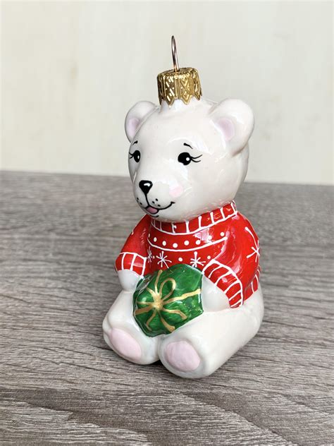 ᐉ Прикраса на ялинку скляна Ведмедик з подарунком 9х6 см F 10 1 • Краща ціна в Києві Україні