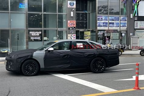 [스파이샷] 현대차 7세대 그랜저 덩치가 눈에 띄게 커졌다 모터그래프