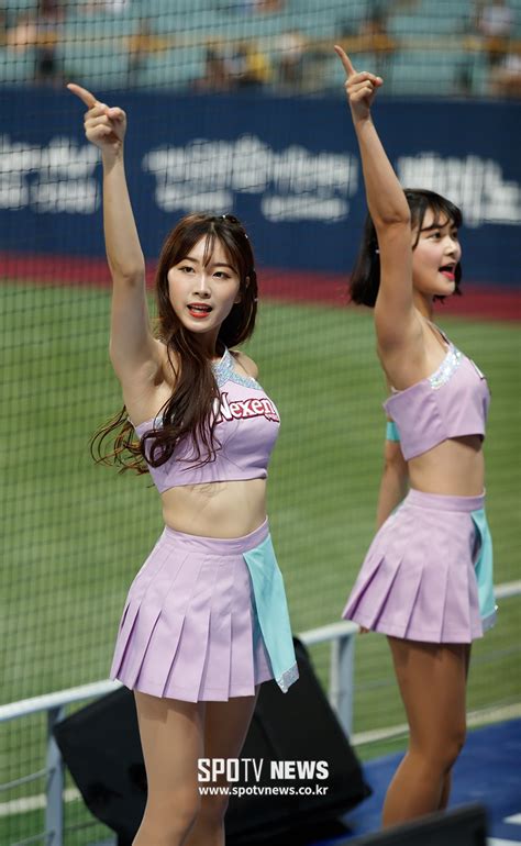 [포토s] 치어리더 안지현 슬랜더 미녀의 군무