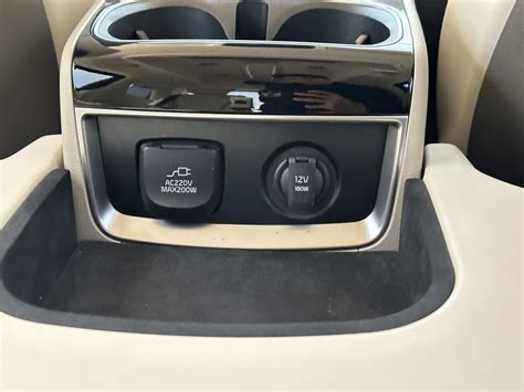 부모님과 여행하기 좋은 기아 카니발 4인승 하이리무진 룬 시그니처4 네이트뷰