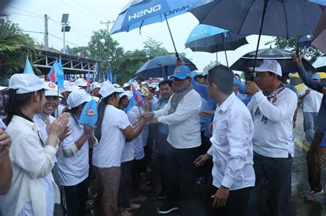 សម្ដេចក្រឡាហោម ស ខេង អំពាវនាវពលរដ្ឋនៅខេត្តព្រៃវែង កុំភ្លេចចូលរួមបោះឆ្នោតឲ្យបានគ្រប់ៗគ្នា