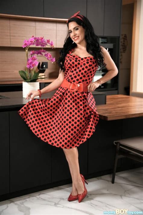 Sandy Love Photos Wallpics Net Wallpapers Photos Pictures Backgrounds