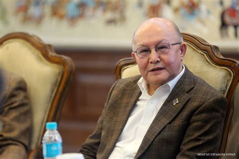 УИХ ын дарга Үндсэн хууль тогтоогч гавьяат хуульч академич судлаач нарыг ажлын хэсэгт орж