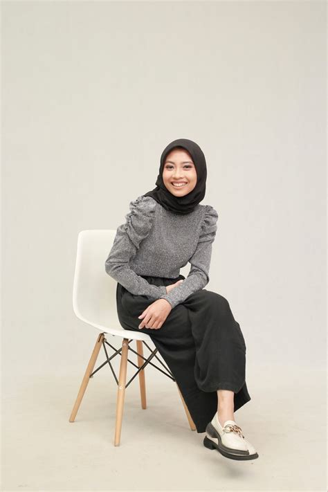 Photoshoot Idea Ootd Foto Studio Foto Cv Referensi Pose Wanita
