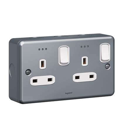 Synergy™ Double Pole Socket Outlet 2 Gang Switched Led 13 A 250