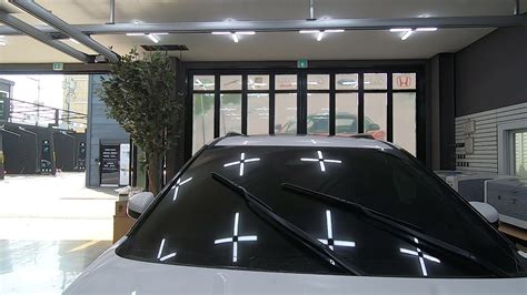 Ka4 카니발 옵션이 낮은 차량에 오토와이퍼 레인센서를 설치한 영상입니다 룸미러 내부 커버에 설치하여 순정과 동일하게 설치가 가능하며 비가오는 양에 따라 와이퍼가