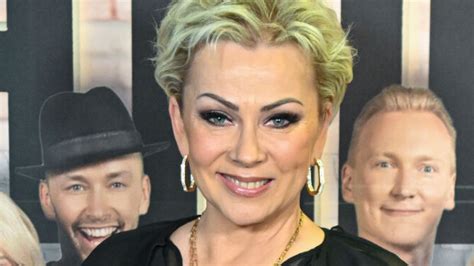 Helena Ahti Hallberg Ja Eric Hallberg Joutuvat Yhä öllöttelemään Espanjassa Vailla Kotinsa