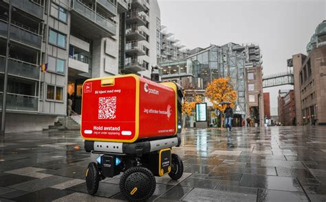 Posten Norge Testing Two Autonomous Robots At Aker Brygge Post Parcel