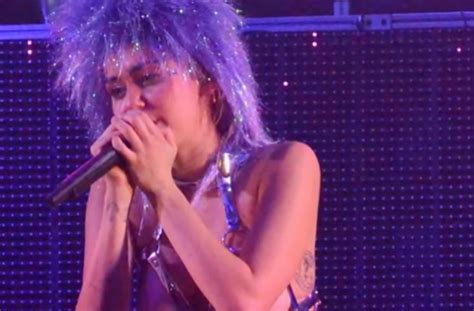 Miley Cyrus Wears Prosthetic Penis In Concert The Hollywood Gossip
