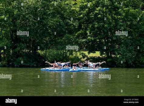 Female Paddleboard Yoga Class On The Neckar River In Stuttgart Stock