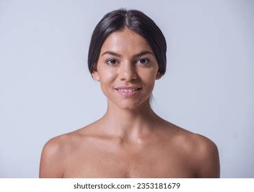 Belle Fille Nue Images Libres De Droits Photos De Stock Et Illustrations Shutterstock