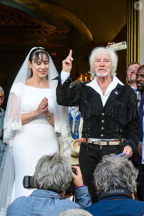 Photo : Côté coeur, le chanteur de 94 ans est extrêmement comblé. Mariage d'Hugues Aufray et de ...