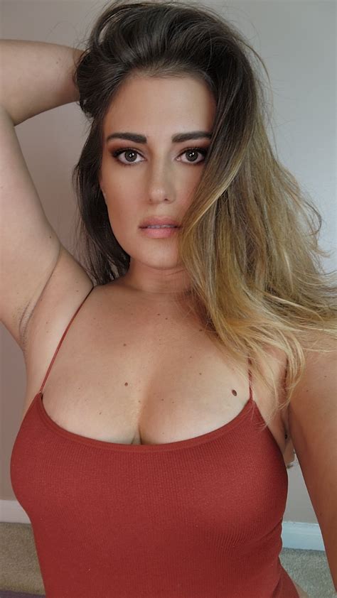 Red Queen On Twitter You Are Over 30 Can We Watch Romantic Movies Hug And Kiss Like