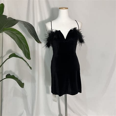 연말룩free사이즈 미리 준비하는 연말 파티 블랙스완 깃털 벨벳 미니원피스 에이블리